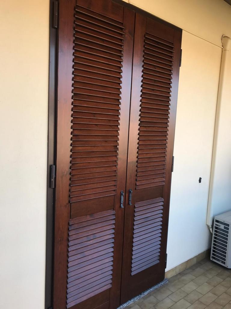 Ripristino persiane noce bruno - Legno System